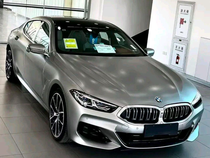 实拍全新宝马M8，搭4.4T V8引擎，3.2秒破百，还看帕拉梅拉？ - 知乎