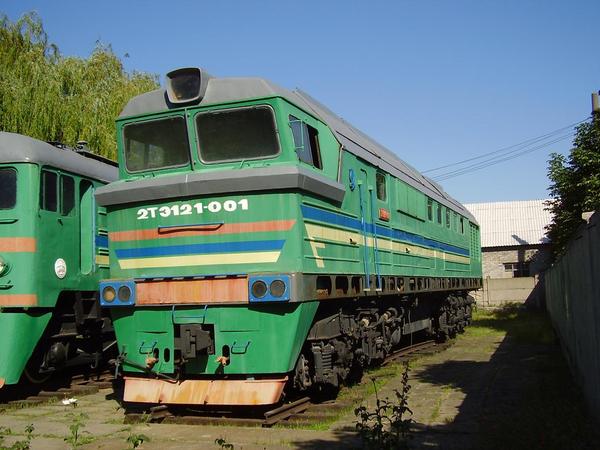 【铁道科普】苏联铁路第一款双节可达8000马力的内燃机车——2TE121型内燃机车 - 知乎