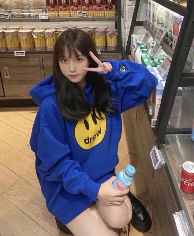 人见人爱的DREW HOUSE 经典笑脸logo帽衫 教你如何辨别几个重要细节 - 知乎