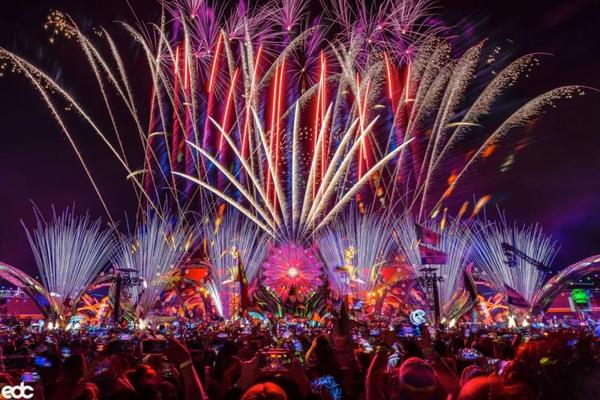 EDC音乐节回归！集齐5款看够瘾 - 知乎
