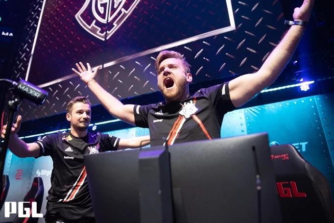 NIKO个人资料2021近况-以凡人之躯对抗众神明的那个男人! - 知乎