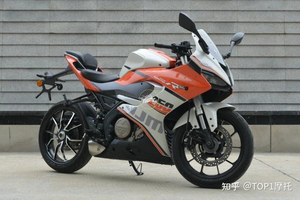 来自单摇臂的诱惑 QJMOTOR赛250试驾 静态体验篇 - 知乎