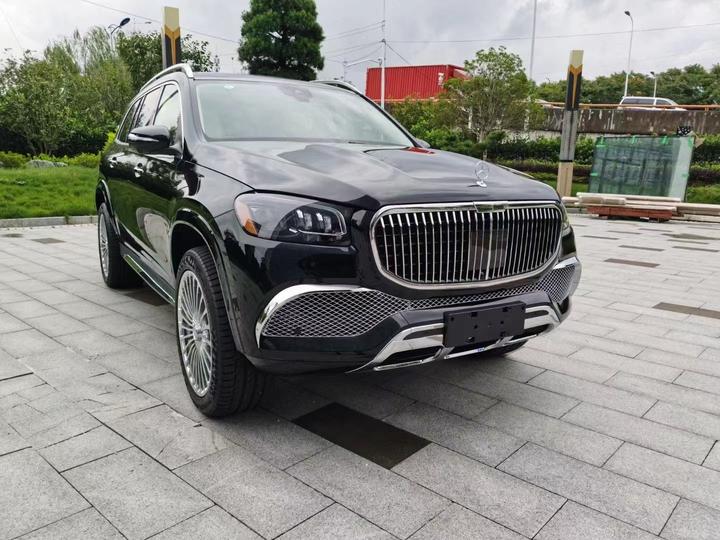 老板们的不二之选，花155万提一辆迈巴赫GLS600，小玉带你看看吧 - 知乎
