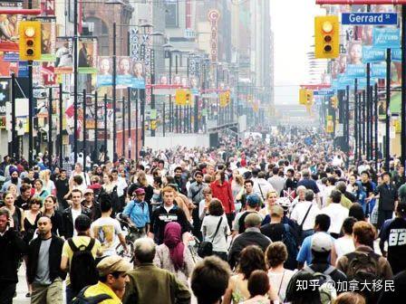 加拿大人认为移民太多！增本国住房医疗和教育资源压力 - 知乎
