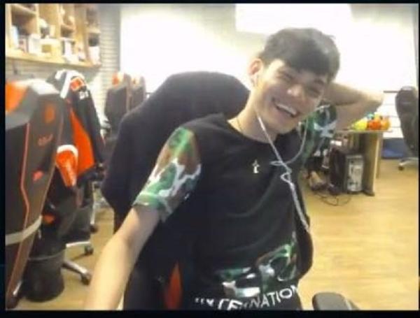 EDG Mouse克服亲人离世的悲痛，回归开心直播! - 知乎