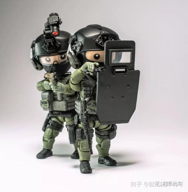 警队都采购？香港警察反恐特勤队CTRU十周年人偶来了！ - 知乎