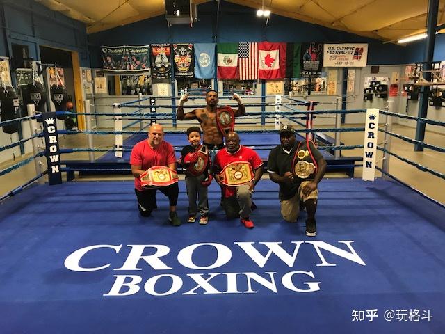 一个拳馆老板能做出什么海报？——Crown Boxing Club格斗海报作品集 - 知乎