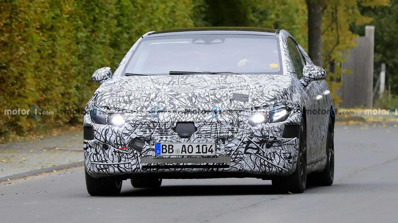 曝奔驰EQE测试谍照，续航或达692公里 - 知乎