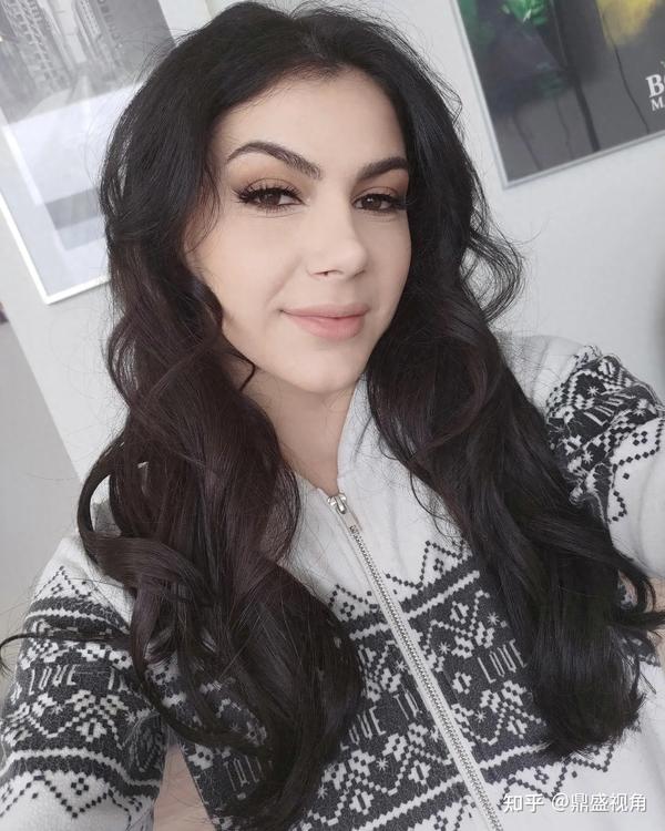 双馨，瓦伦蒂娜·纳皮 (Valentina Nappi),令人惊叹的身材和自然之美 - 知乎