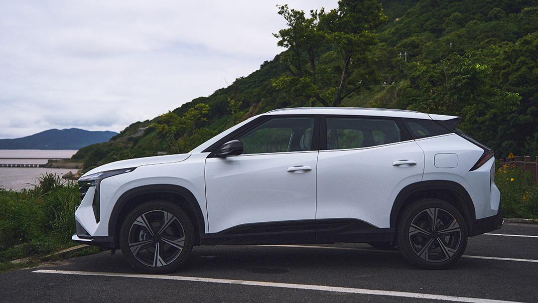 最新10万级吉利SUV！8155芯片+新动力 开完就种草？ - 知乎