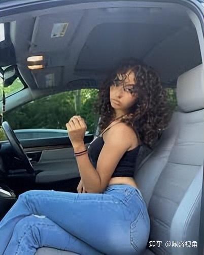 一起了解是什么让哈莉·海耶斯 (Halle Hayes) 吸引了全世界的观众 - 知乎