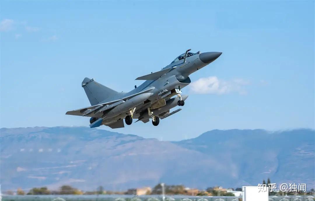 美媒首次高度评价，歼-10CE性能超越F-16V！这下，台湾压力大了？ - 知乎