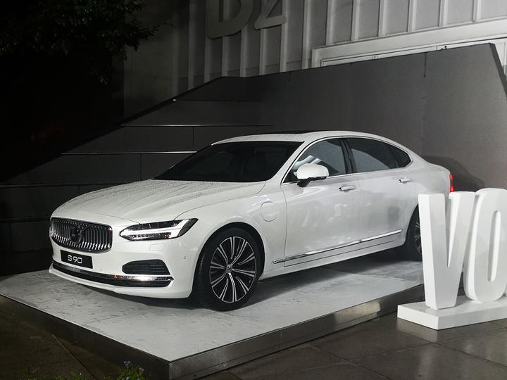 中期改款国产沃尔沃S90正式上市，售价为40.69-61.39万 - 知乎