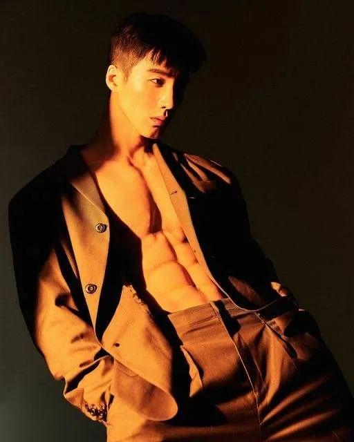 192cm顶级男模，超硬腹肌比体育生还火辣！ - 知乎