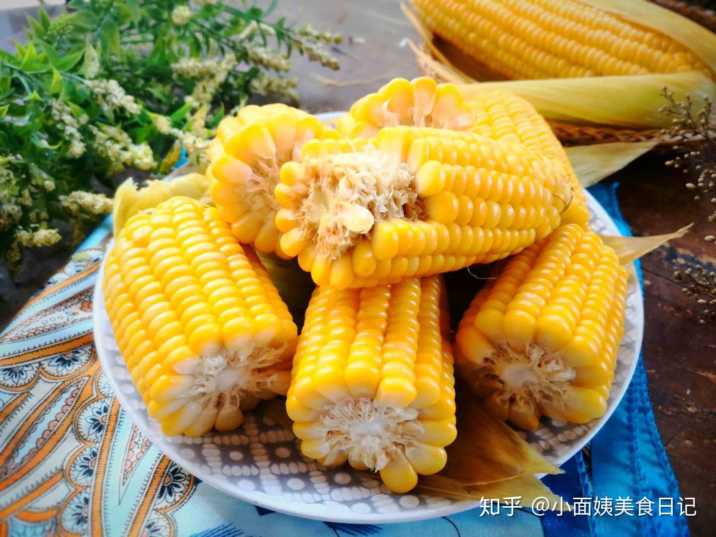 水煮玉米最忌用清水煮，多放这2样东西，煮出来的玉米香甜又软糯！ 知乎