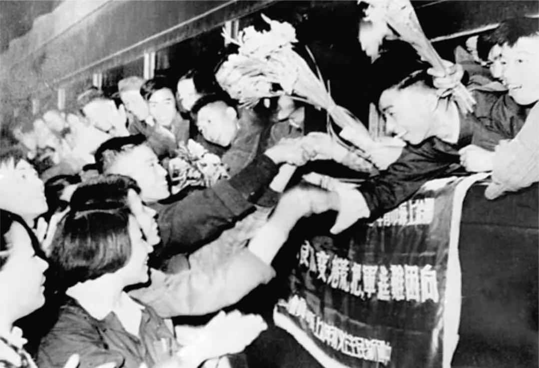 胡耀邦去世后，安葬在共青城，送别者排了30里，每年30万人来悼念 知乎