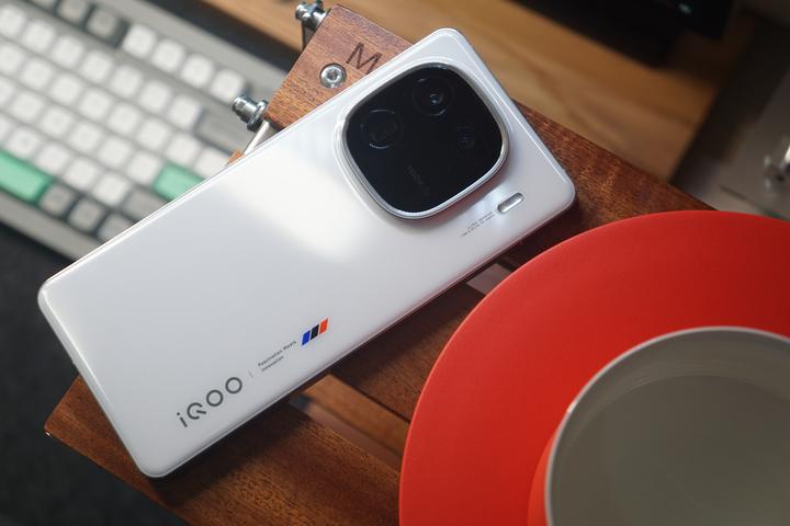iQOO 12 综合评测：一款带电竞属性又加入外貌协会的手机，好用不贵 - 知乎