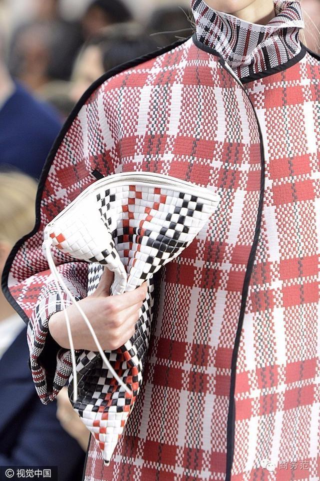 大牌出的蛇皮袋竟然要卖1万8?蜜汁审美我欣赏不来 - 知乎