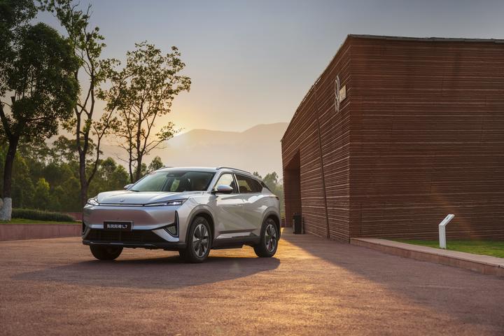 东风风神L7试驾体验：同级领先的205km纯电续航与卓越驾驶感受 - 知乎