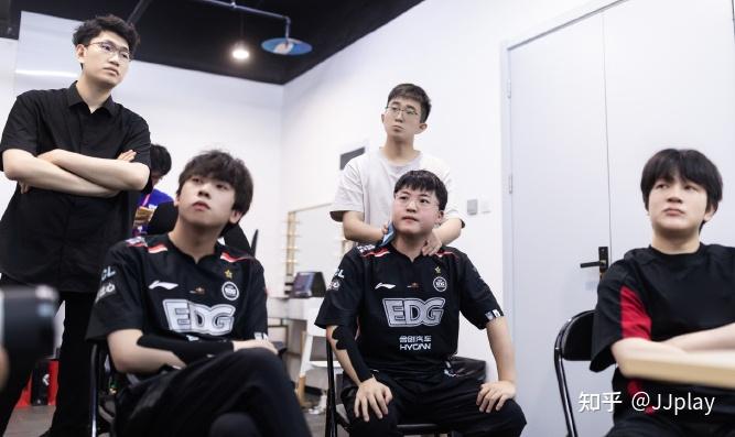 JJPLAY电竞报：神来了！Uzi选出薇恩全场沸腾 EDG让一追二击败WE - 知乎