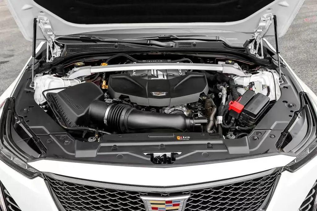 精神分裂？1.5T引擎CT5刚曝光，凯迪拉克CT5-V黑翼就亮相 - 知乎