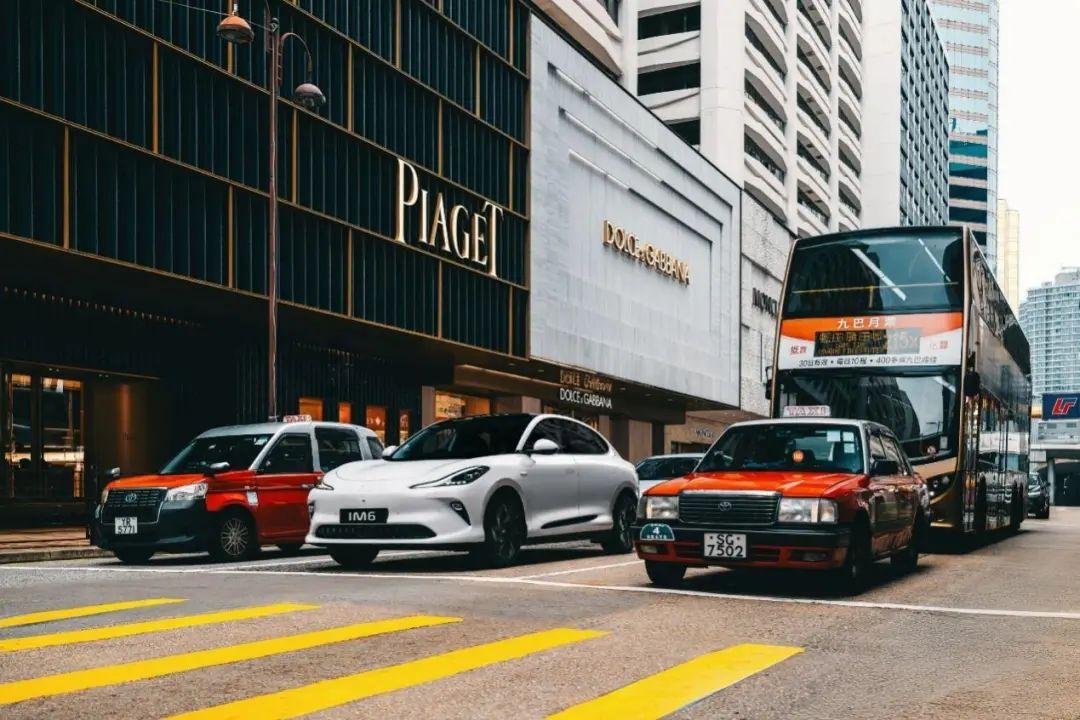 大六座SUV诸神黄昏，智己LS9携超级增程破局 - 知乎