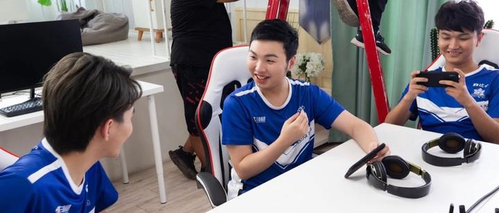 KPL：Alan女友高调晒车，eStar人均隐形富豪，连梦泪都比不上他 - 知乎