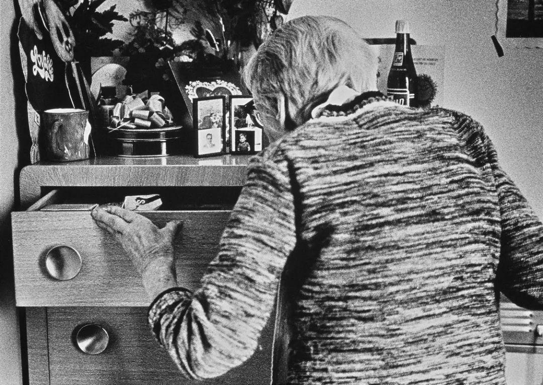 Leica Oskar Barnack Award摄影师作品集（一）| 1980-2000（请在WIFI状态下观看） - 知乎