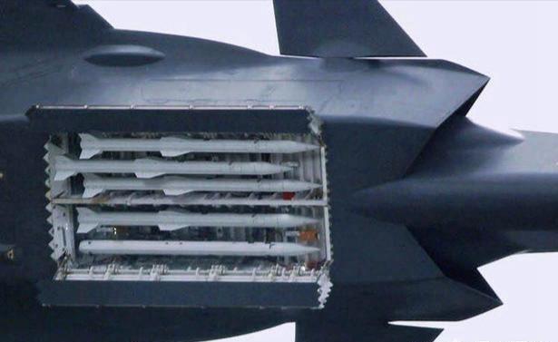 PL15E折叠弹亮相，射程200公里，歼20内置弹舱可以挂6枚 - 知乎