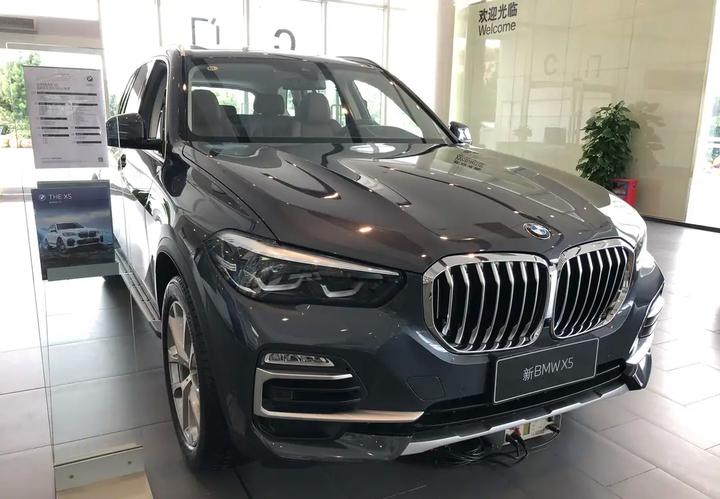 全新宝马X5实拍解析！车长近5米，全系8AT！豪华感很足 - 知乎