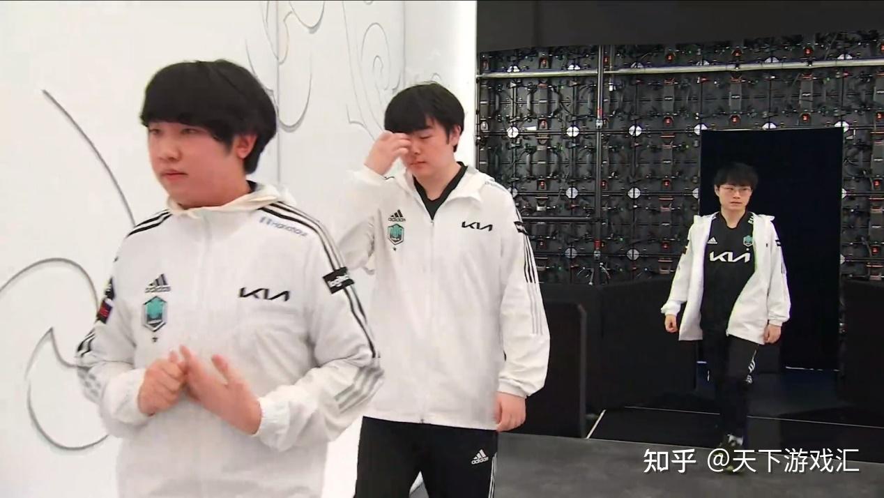 输给EDG后气急败坏？ShowMaker当众指责队友，结果被Khan当场反击 - 知乎