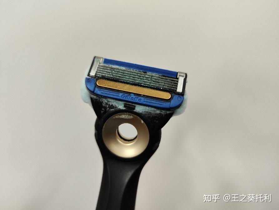 吉列热感手动剃须刀上手体验及测评：年轻人第一次用手动剃须刀是一种什么体验！