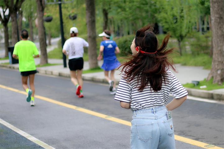 户外运动必备！南卡runner Pro4S骨传导 IPX8防水+32G存储+磁吸快充 - 知乎