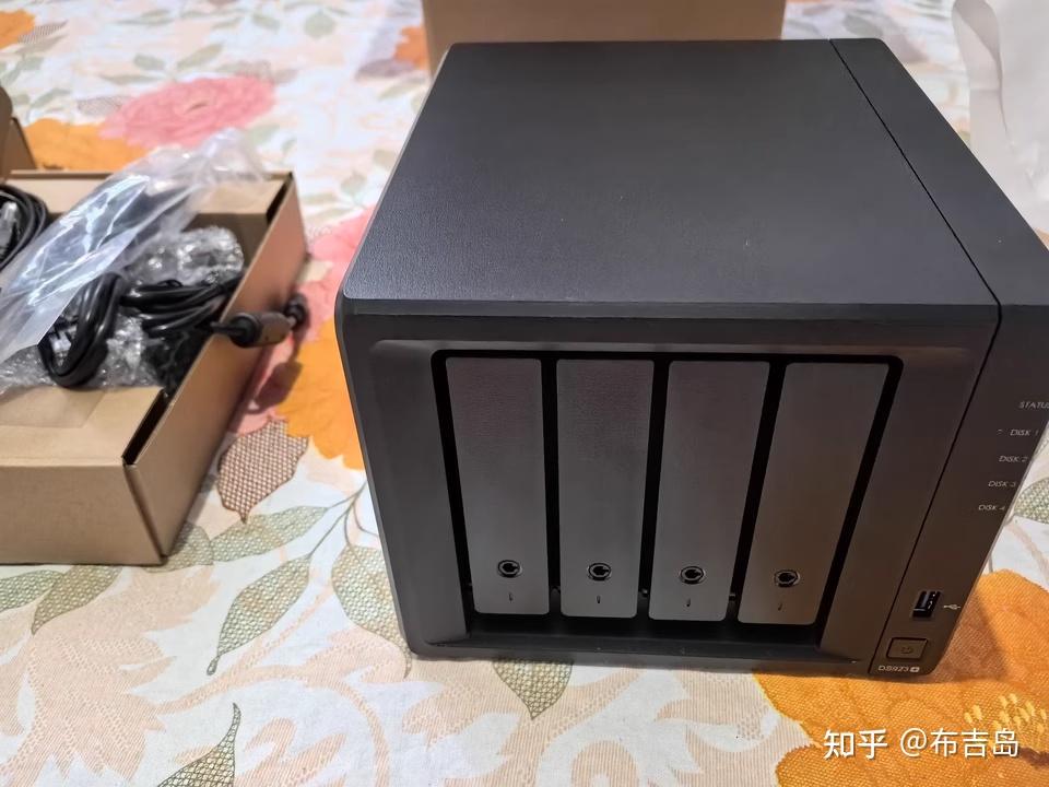 【私有云国补开启!!!】自费3w+实测20款NAS私有云，2025全网超详细NAS私有云选购攻略，选NAS看这一篇就够了！ - 知乎