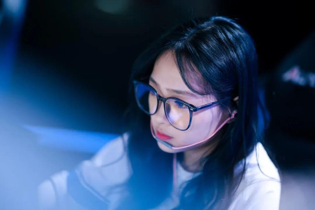 专访CFPL现役唯一女选手eStar.草莓：用实力消除偏见 - 知乎