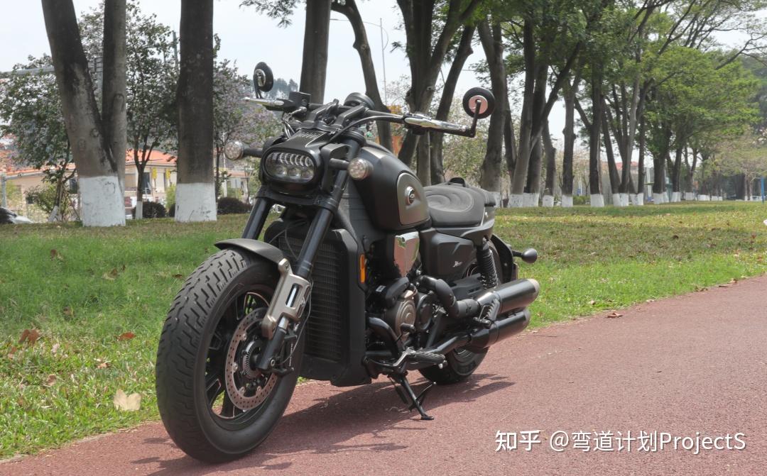 【评测】QJMOTOR 闪600，复古巡航必看的一款 - 知乎