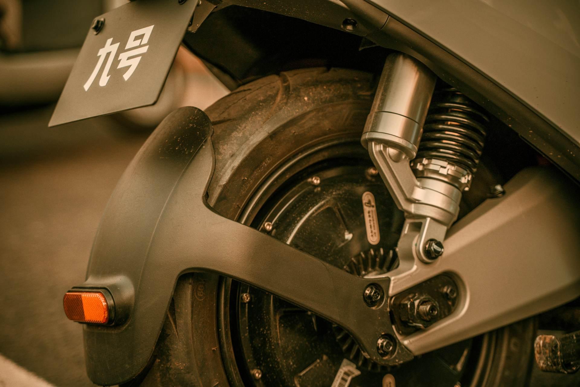 近2.1W的电动摩托车，体验如何？九号E200P MK2测评 - 知乎