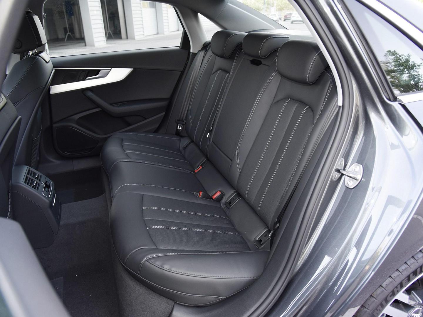 针尖对麦芒！奥迪A4L对比奔驰C 260L - 知乎