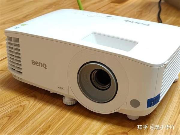 BenQ明基投影仪E520体验评测：商用性价比之选