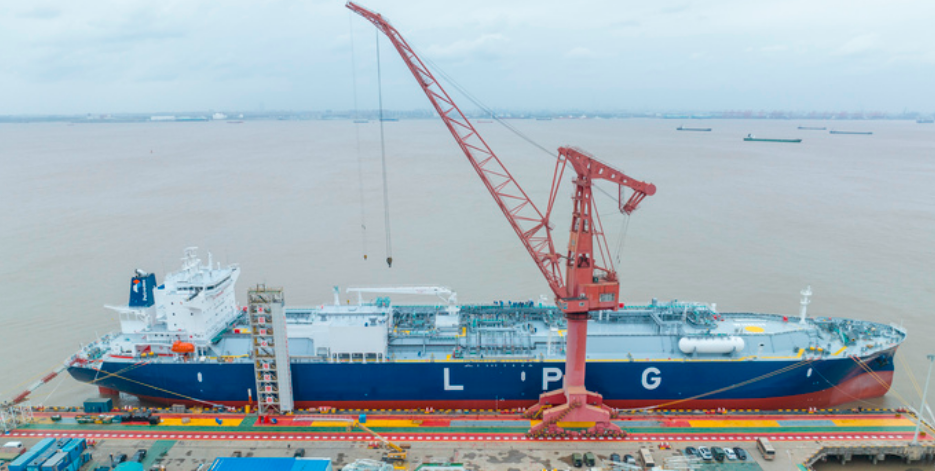 交付！全球首艘93000立方米超大型液化气船在沪命名 - 知乎