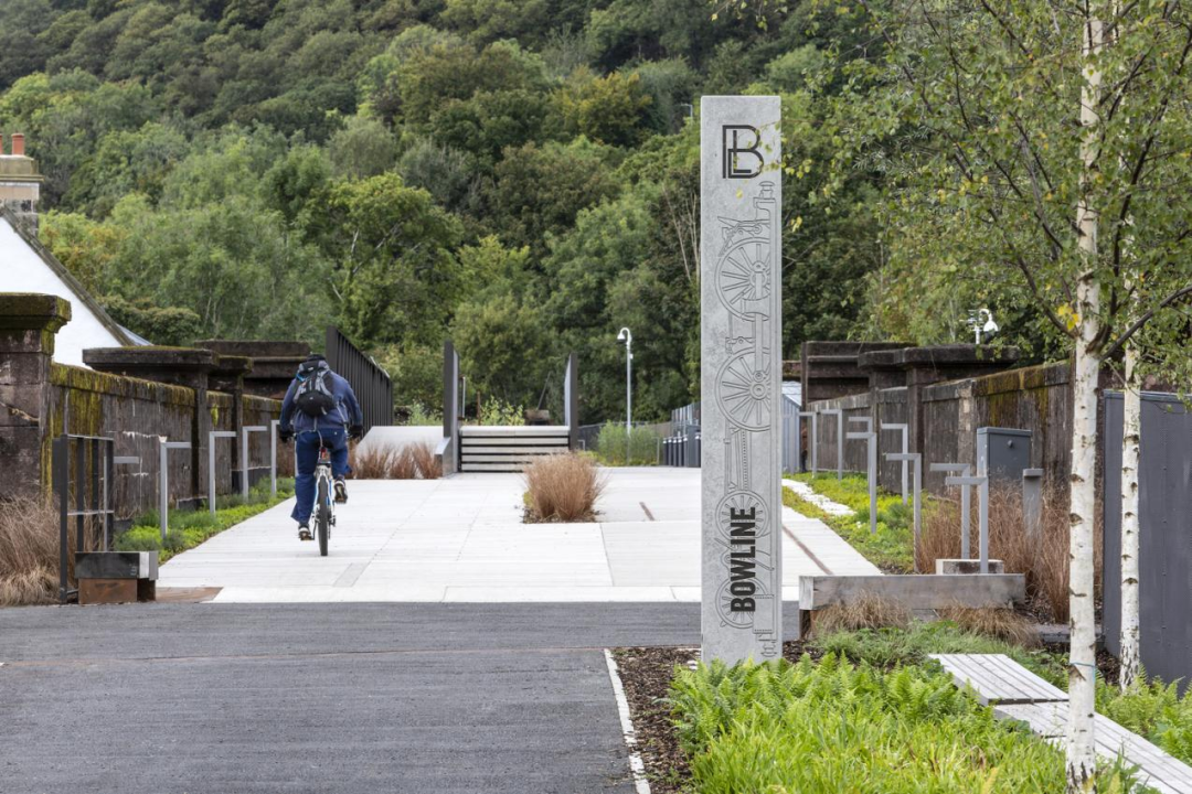 城市更新视角下的工业遗产再利用——废弃铁路下的“天空之城” - 知乎