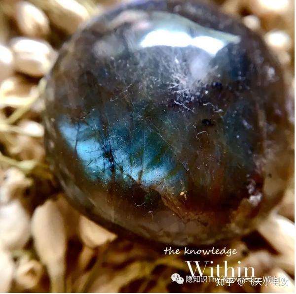 拉长石Labradorite：“经历灵魂暗夜时，换个角度，就能重新看见爱与光” | 水晶矿石与瑜伽 - 知乎