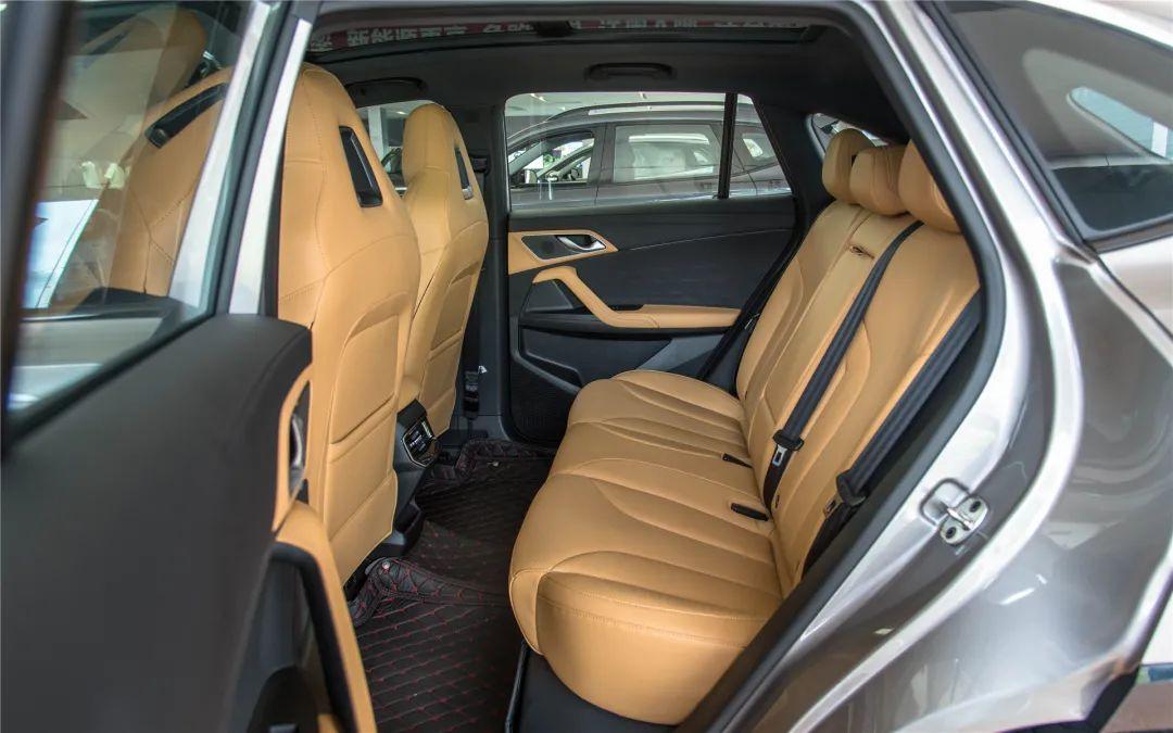 实拍全新第三代荣威RX5：放飞自我到这种程度，C位就是你的了 - 知乎