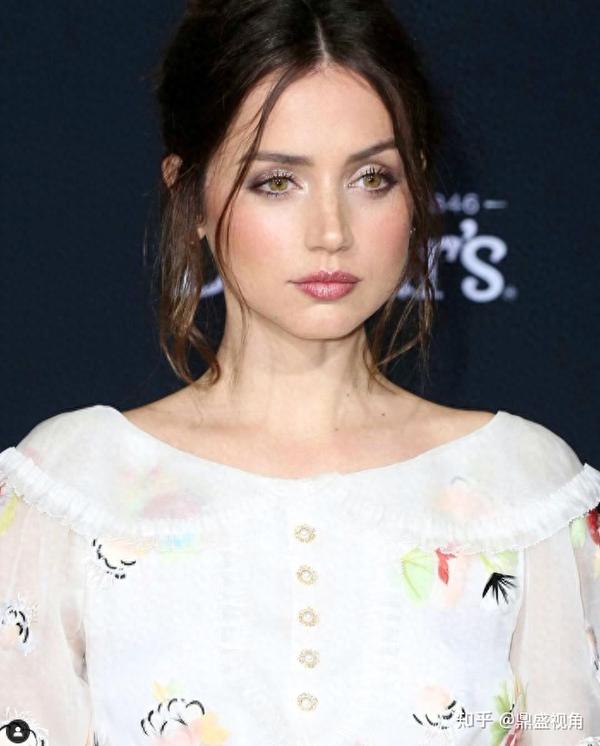 安娜·德·阿玛斯(Ana De Armas)来自古巴裔的西班牙完美容颜 - 知乎