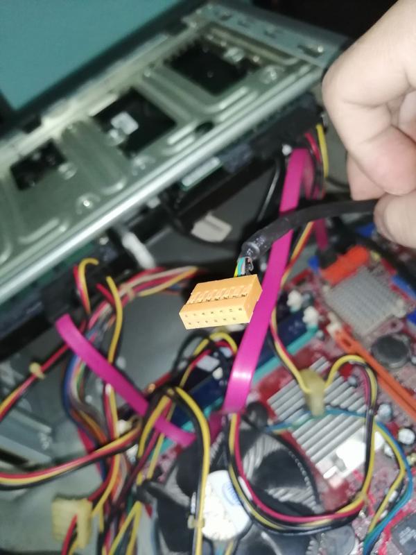 联想的机箱,这几根线有哪一根是跳线吗？怎么装在G31主板上？