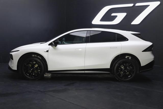 预售23.58万元，小鹏G7首发亮相！3颗AI芯片、AR-HUD，续航702km - 知乎