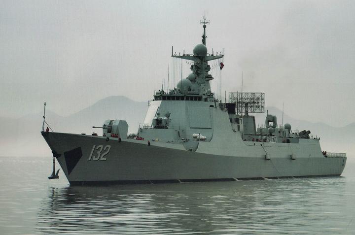 为什么055型万吨大驱批量入列的同时，052D仍在大规模建造 - 知乎