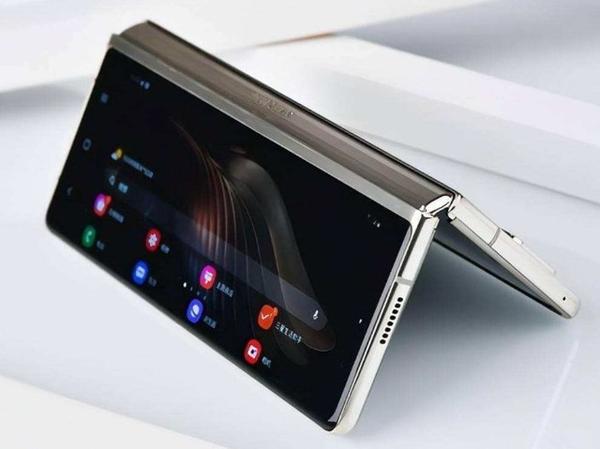 折叠方案绝了！曝荣耀首款折叠屏手机暂定2022年1月发布 - 知乎