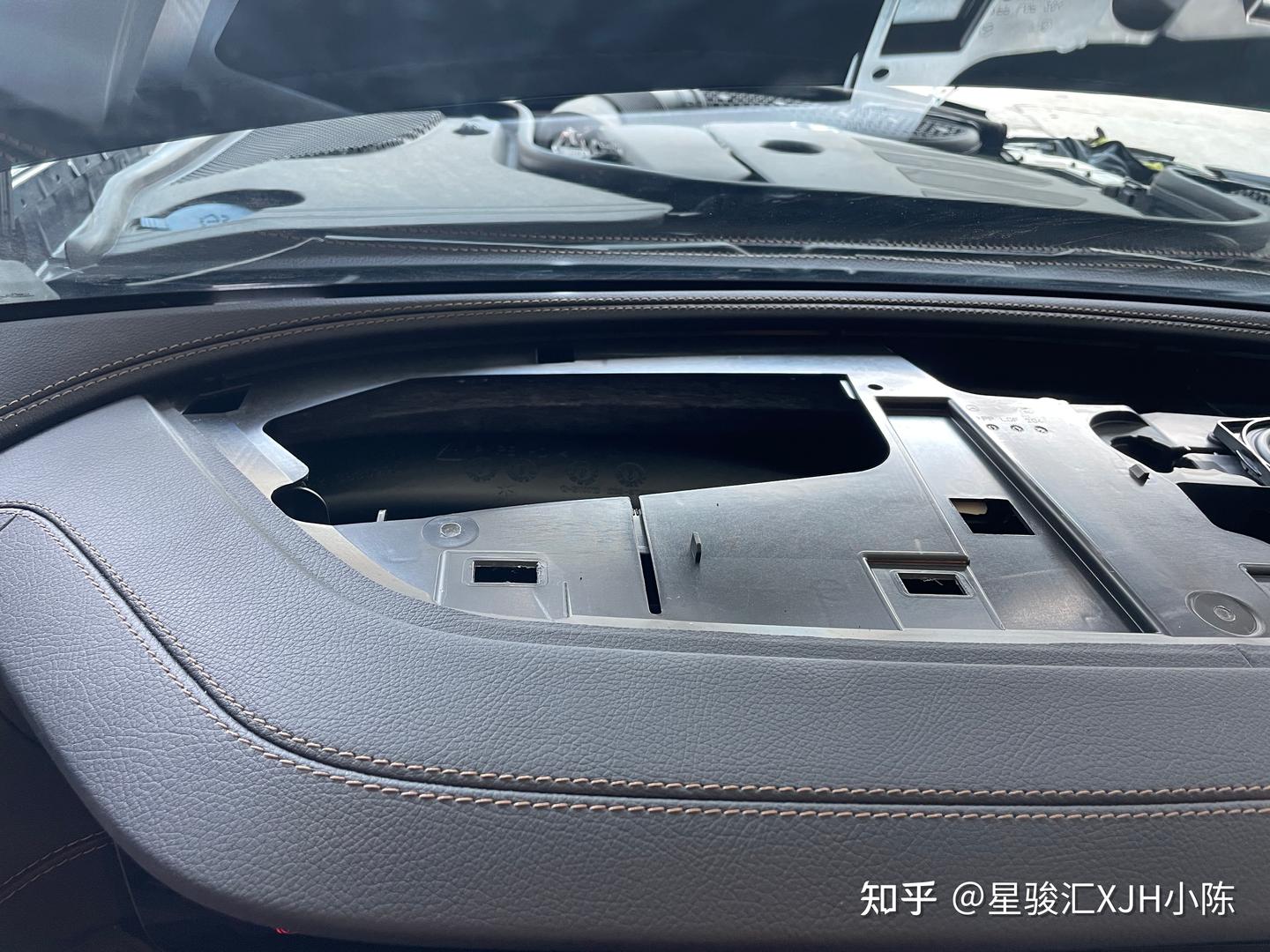 2023款奔驰E300L时尚型加装HUD抬头显示，从此减少低头的次数 - 知乎