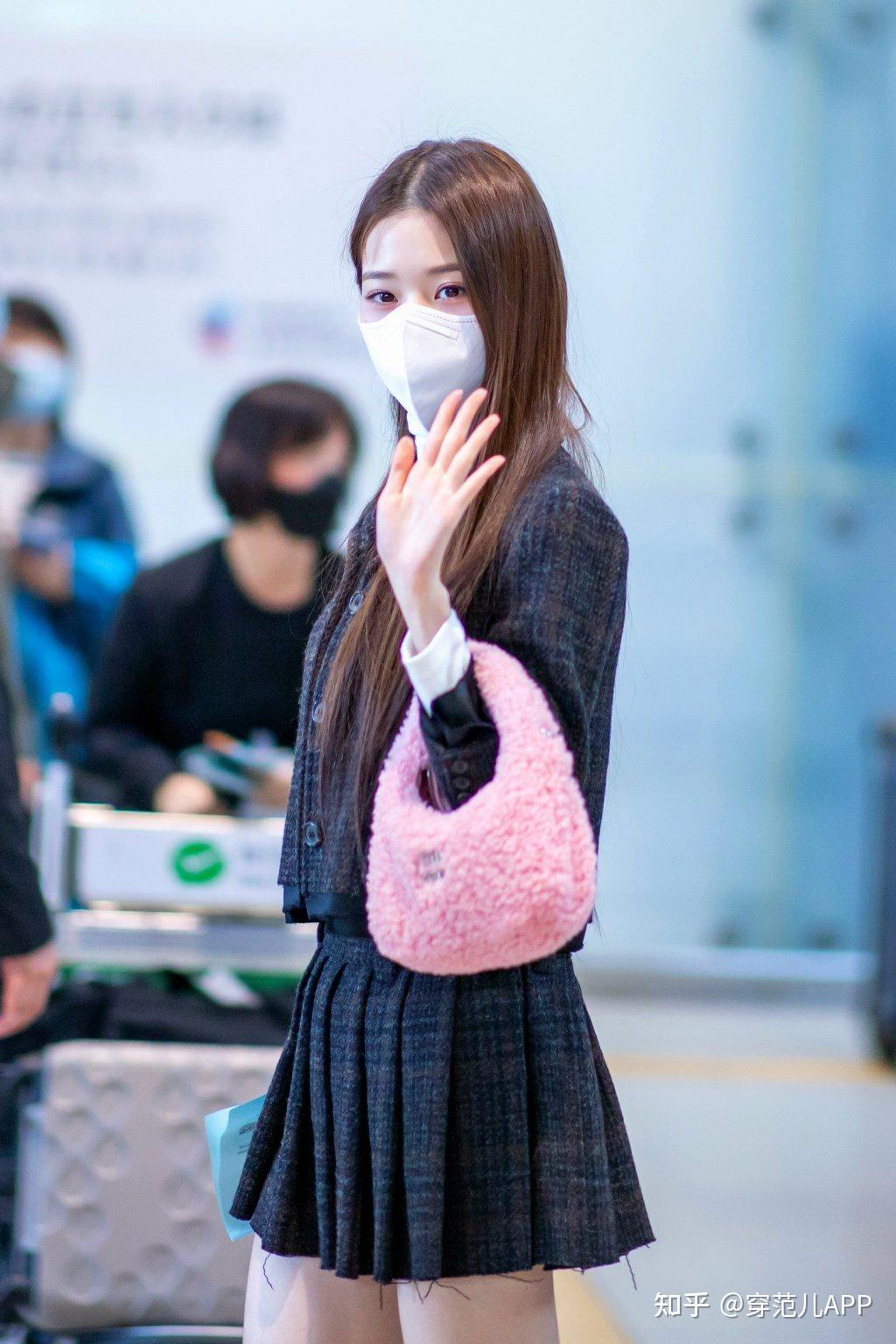 张元英MiuMiu新毛绒包！粉嫩羊毛卷软乎乎 - 知乎